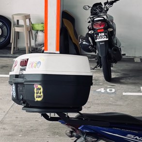 WTT / WTS gsb 35 litre top box, Motorcycles, Motorcycle Apparel on ...