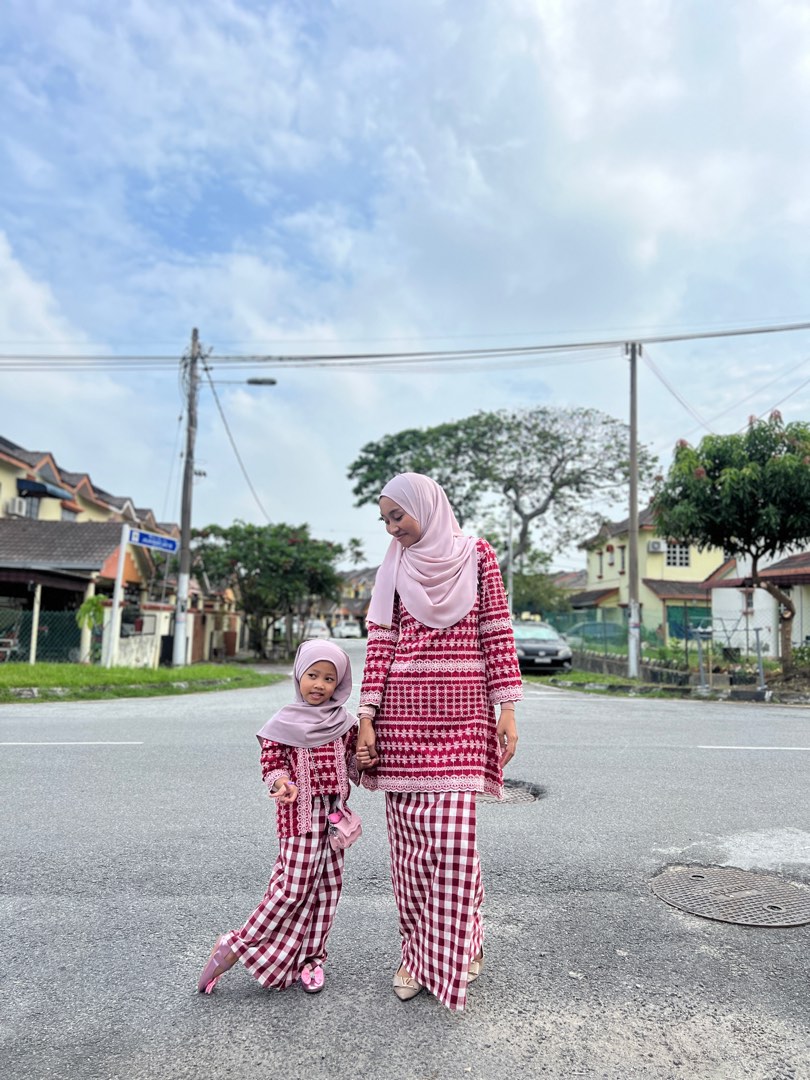 Asikinahmad Sari Juita (Mom) & Sari Kesuma (Kid), Women's Fashion ...