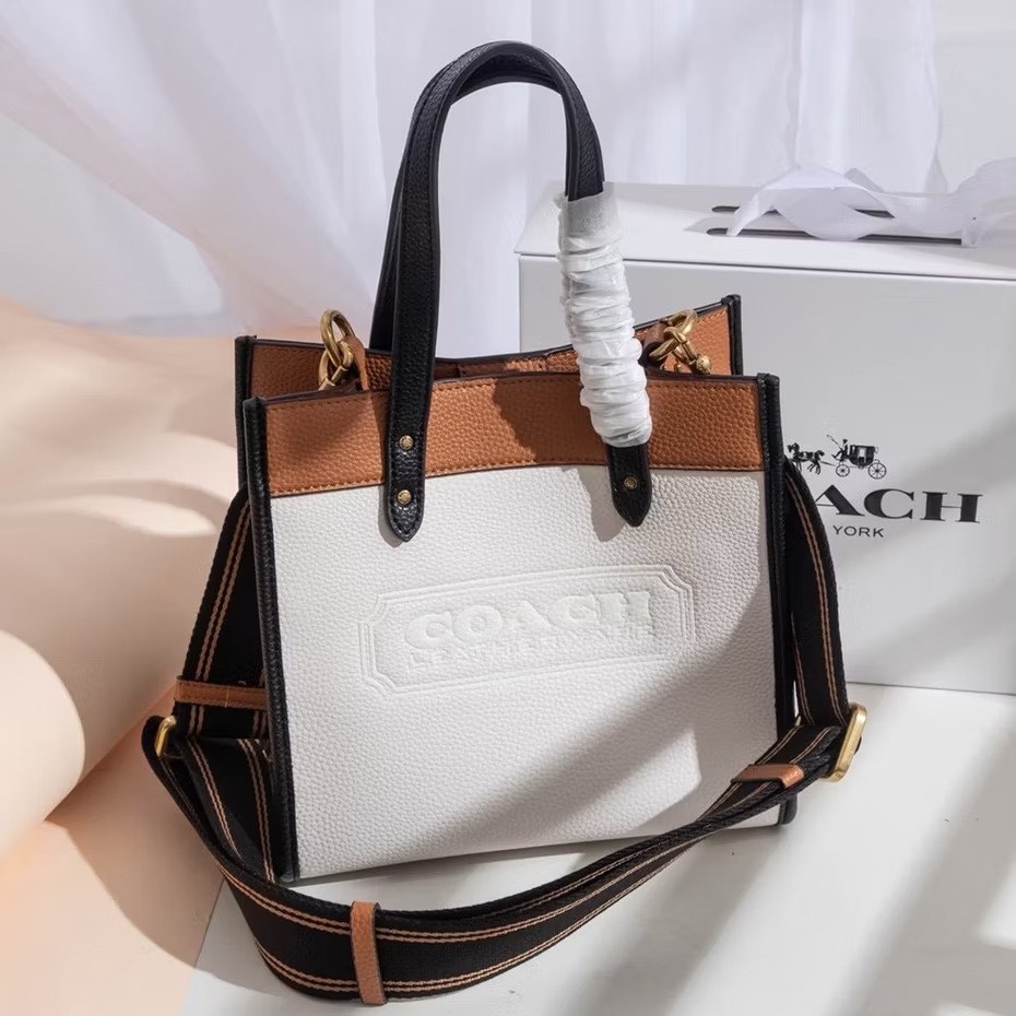Coach field tote 22, 她的時尚, 包包、錢包, 手提、托特包在旋轉拍賣