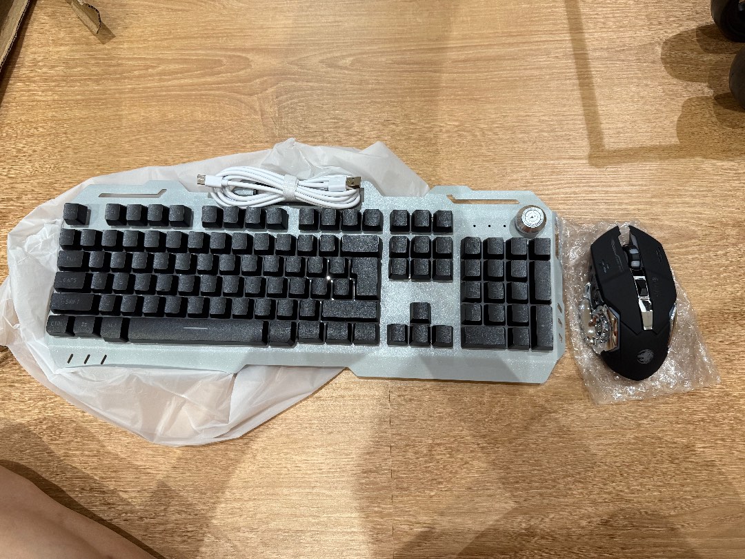 Eweadn GX810 wireless gaming keyboard set, Computers & Tech, Parts ...