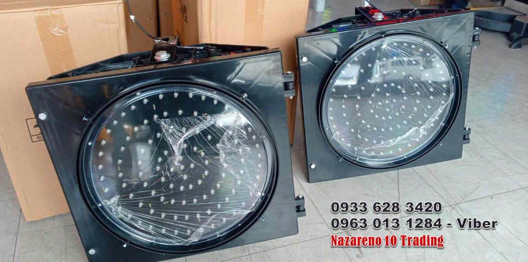 solar traffic light orange light blinker, Looking For on Carousell