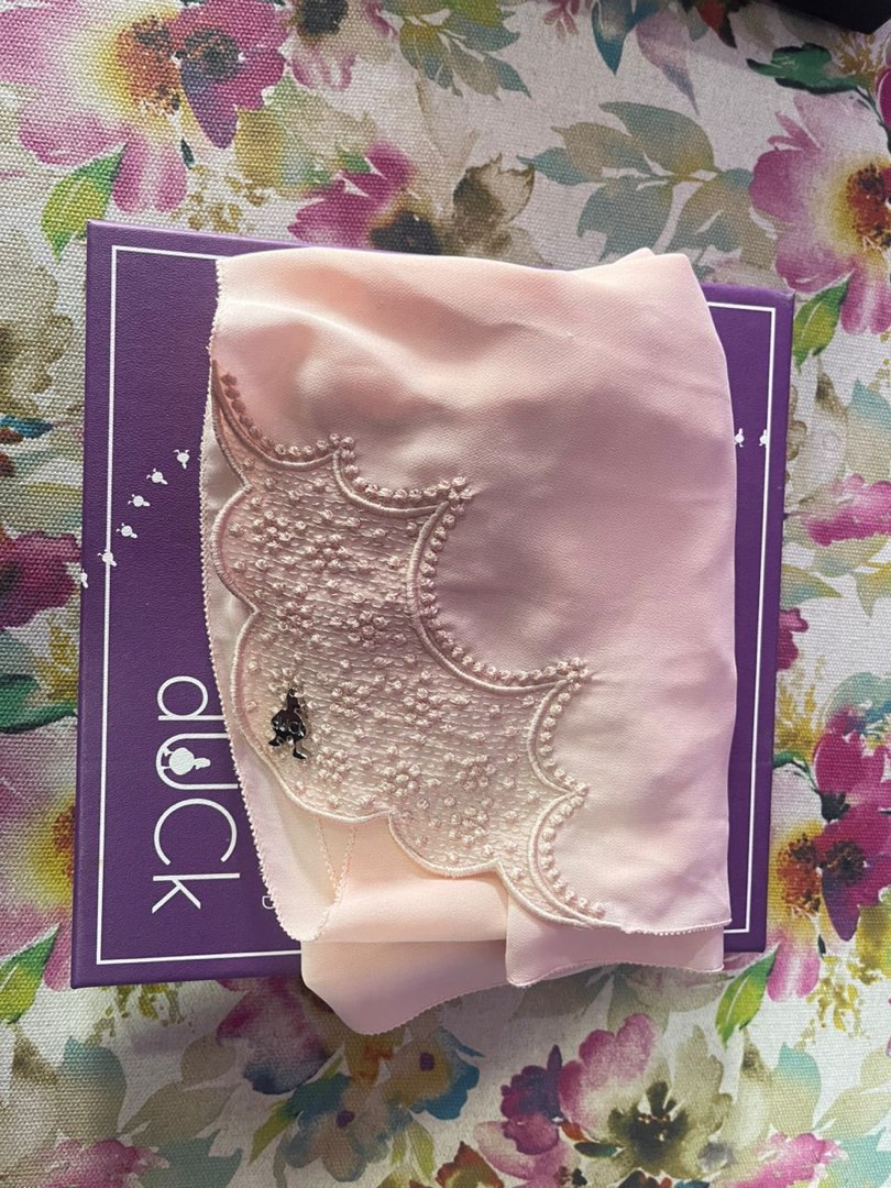 Square duCk, Women's Fashion, Muslimah Fashion, Hijabs on Carousell