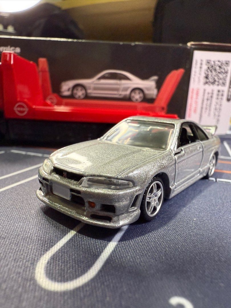 Tomica Premium Nissan Skyline GT-R R33 + Lorry Transporter, Hobbies ...