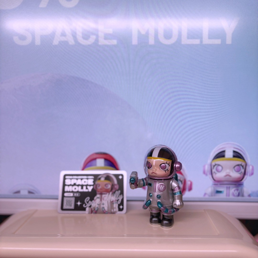 [Authentic] POP MART Mega Space Molly Version 1 Candy (100%), Hobbies ...
