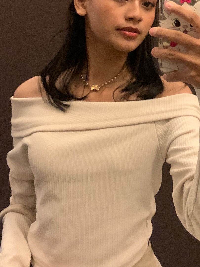 baju sabrina crop top/ off shoulder, Fesyen Wanita, Pakaian Wanita ...