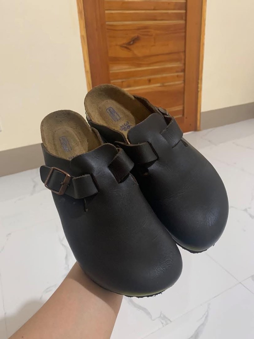 Classic Boston Clogs Choco Brown, Women's Fashion, Footwear, Flats ...