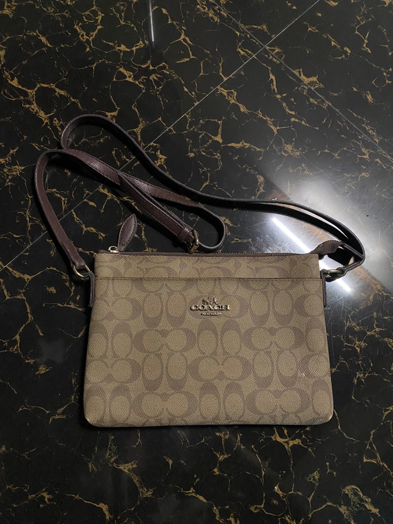 coach sling bag, Women's Fashion, Bags & Wallets, Cross-body Bags on ...