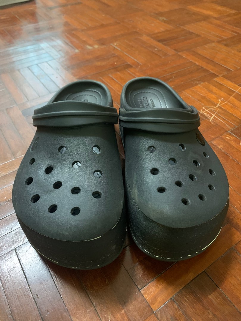 crocs hitam, Men's Fashion, Footwear, Flipflops and Slides on Carousell