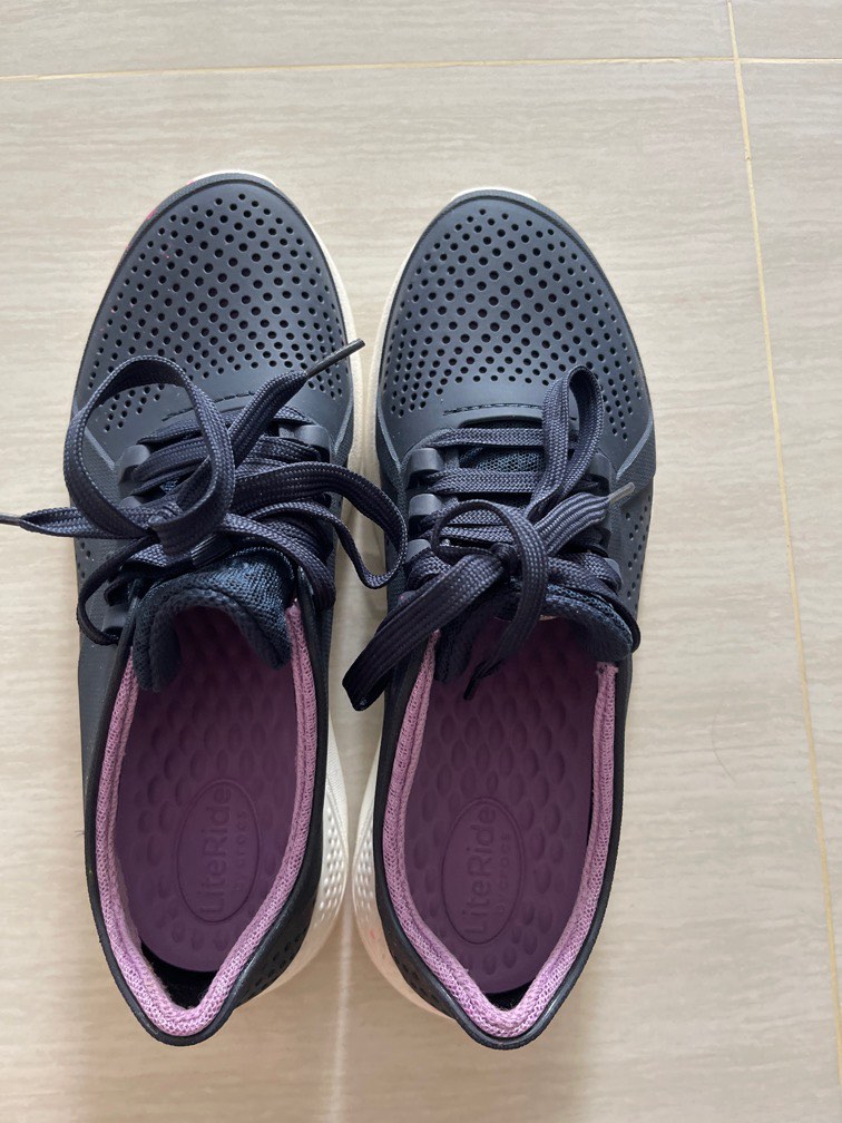 Crocs running shoe, Women's Fashion, Footwear, Sneakers on Carousell