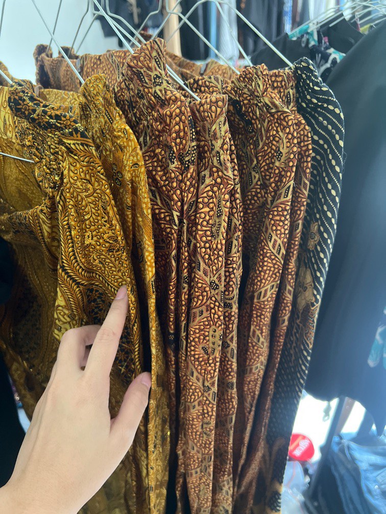 FREE rok untuk 9 kebaya pertama, Fesyen Wanita, Pakaian Wanita, Gaun ...