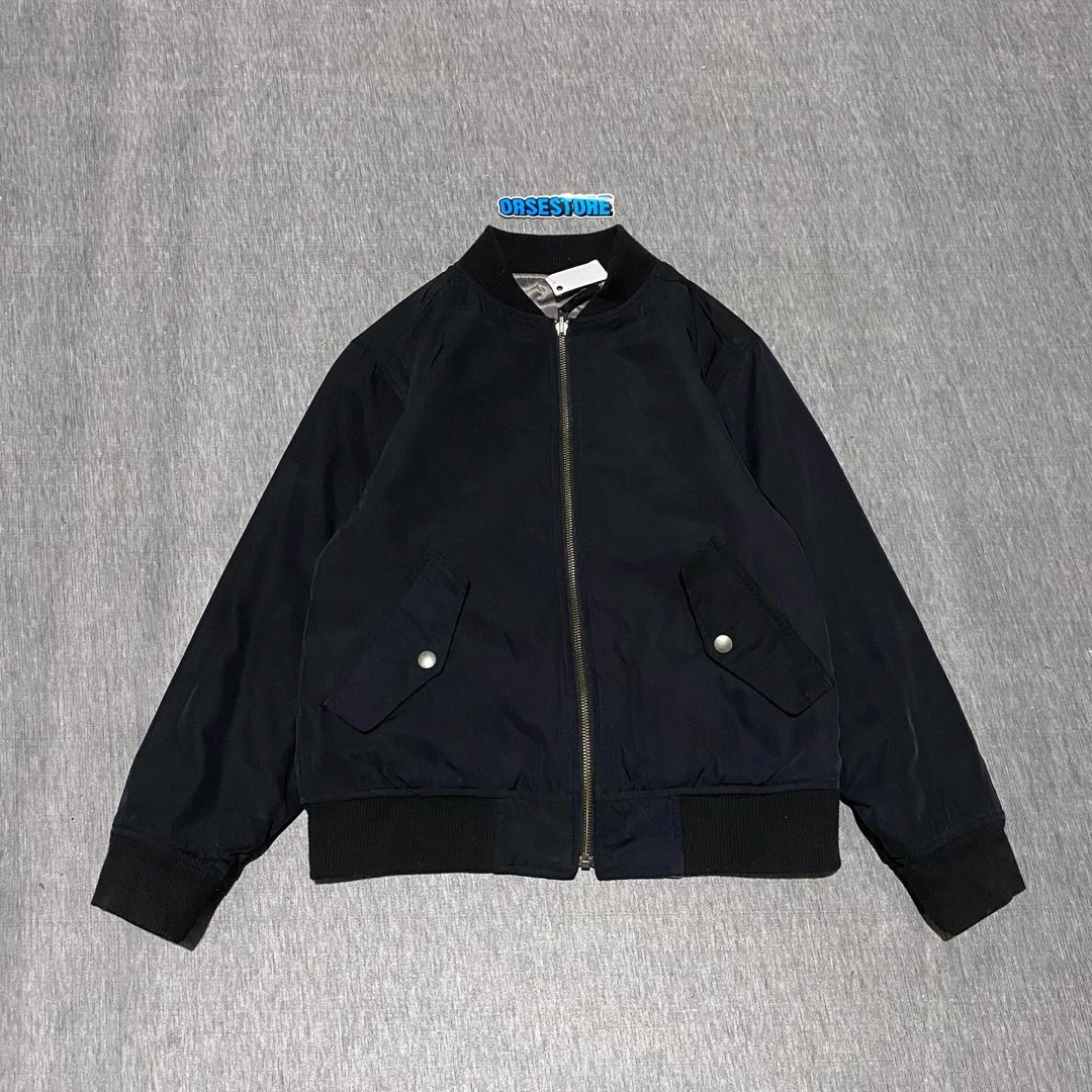 GU bomber, Fesyen Wanita, Pakaian Wanita, Baju Luaran di Carousell