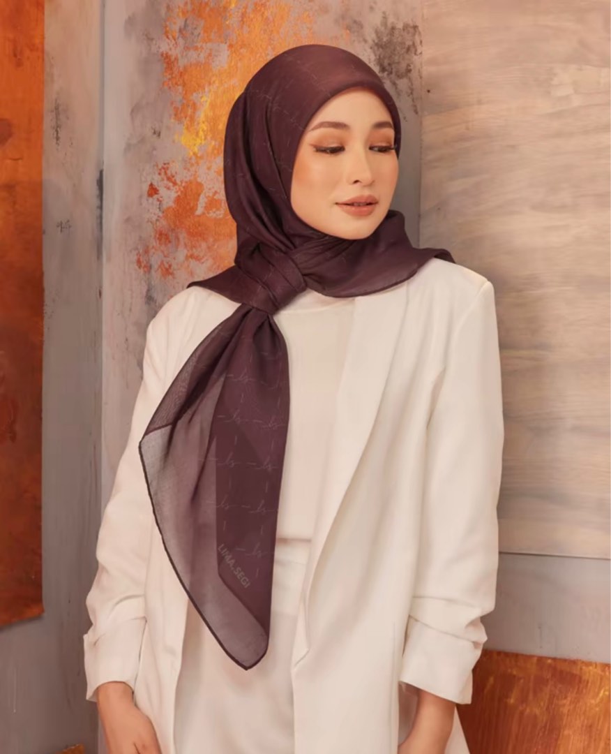 Lima Segi- Monogram edition bawal, Women's Fashion, Muslimah Fashion ...