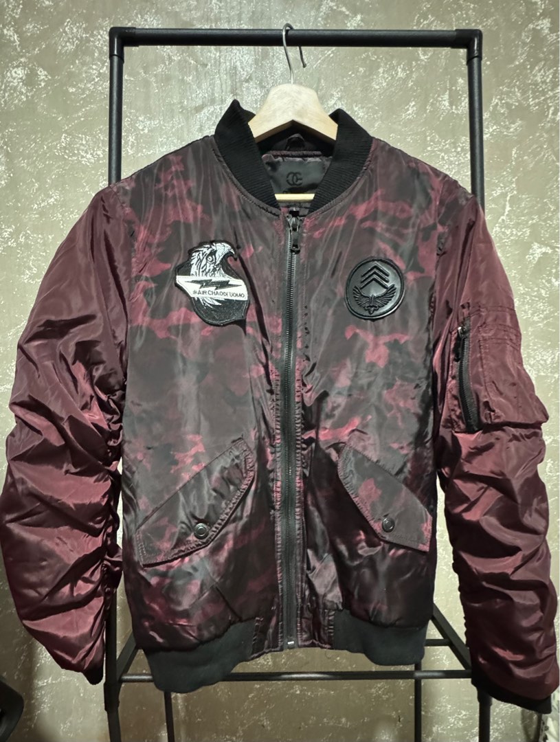 maroon army with patch bomber jacket, Fesyen Pria, Pakaian , Baju ...