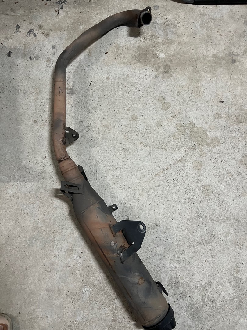 R15 v2 stock exhaust pipe & fuel tank, Motorcycles, Motorcycle ...