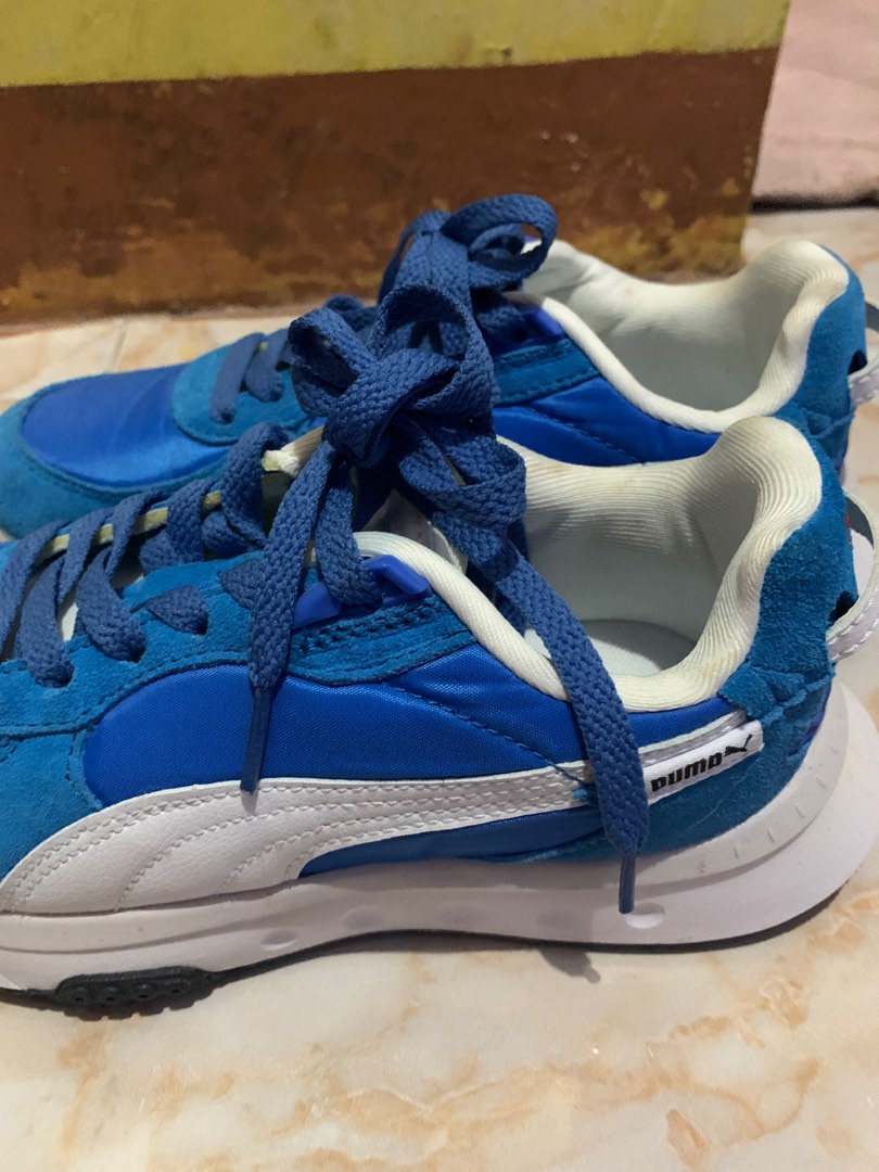 sepatu puma warna biru list putih, Olah Raga, Perlengkapan Olahraga ...