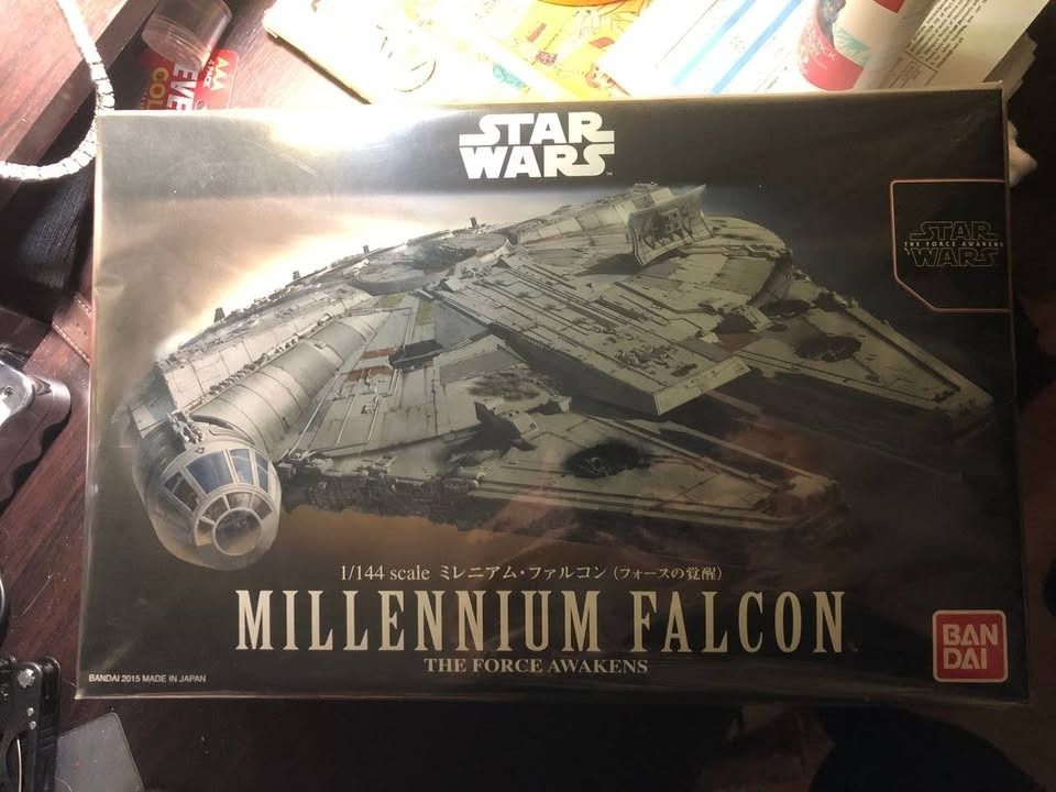 SEALED Starwars Millenium Falcon The Force Awakens 1/144 Scale Bandai ...