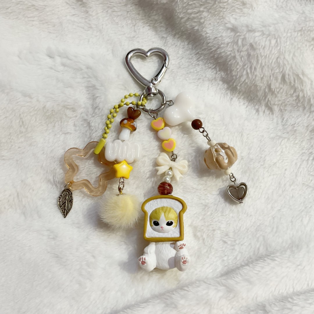 Bready Mofusand Keychain, Women's Fashion, Jewelry & Organisers, Charms ...