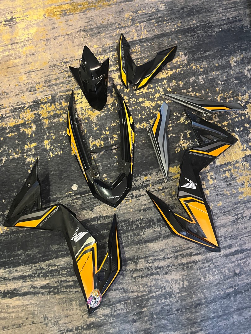 Coverset rs150 ori motor (Jualan Seadanya), Motorbikes on Carousell