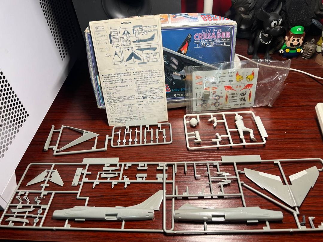 F-8E Crusader 1/100 with Shin Kazama model kit(Incomplete) SUPER ...