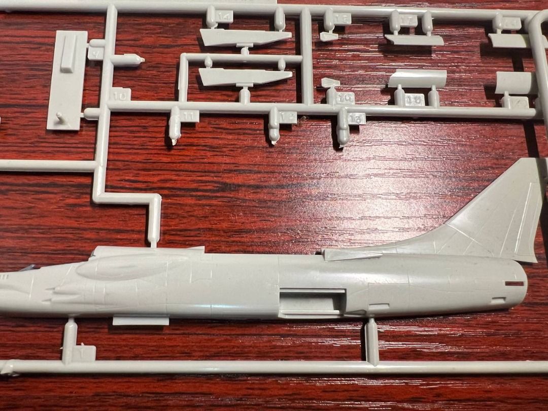 F-8E Crusader 1/100 with Shin Kazama model kit(Incomplete) SUPER ...