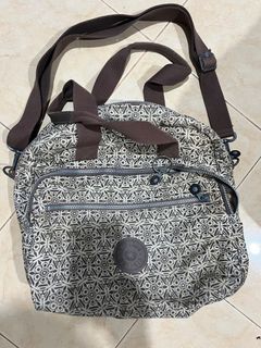 Authentic Kipling Sling Bag, Men's Fashion, Bags, Sling Bags on Carousell
