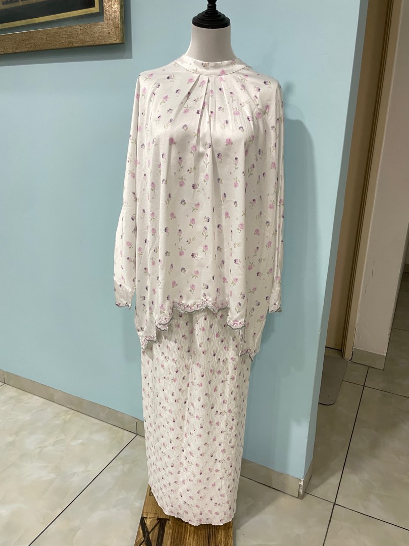 Kurung kedah moden putih, Women's Fashion, Muslimah Fashion, Baju ...