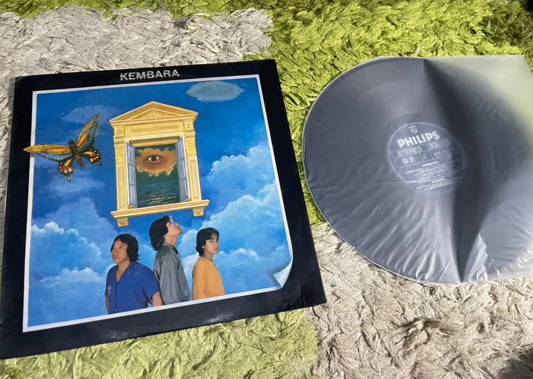 LP Kembara Album pertama, Hobbies & Toys, Music & Media, Vinyls on ...