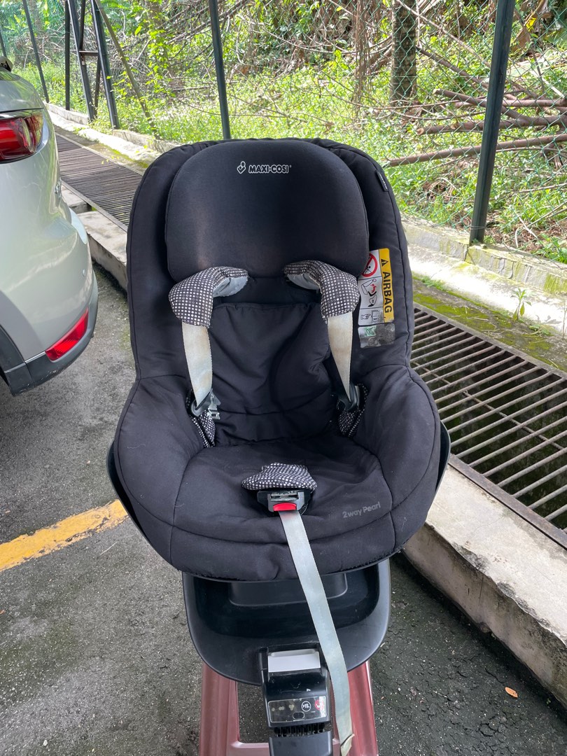 Maxi Cosi base and seat, Babies & Kids, Going Out, Car Seats on Carousell