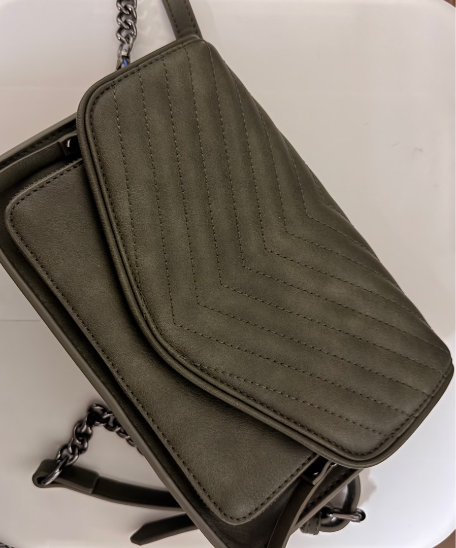 Olive Green Chain Bag, Women's Fashion, Bags & Wallets, Shoulder Bags ...