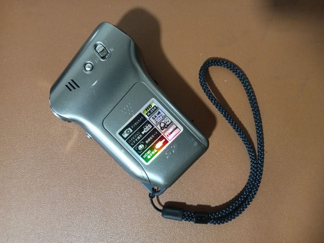 Qbit+ QRS700 Camcorder (w/ free 2 new batteries), Photography, Video ...