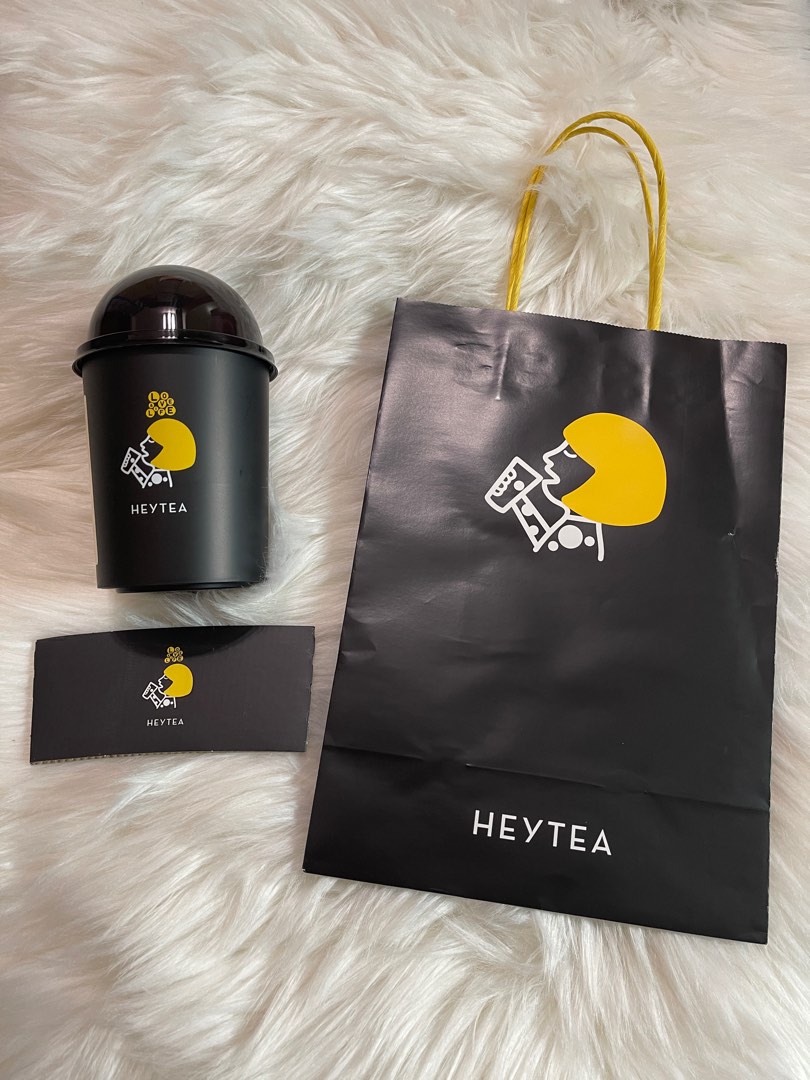 Heytea limited edition Yayoi Kusama paper bag & cup, Hobbies & Toys ...