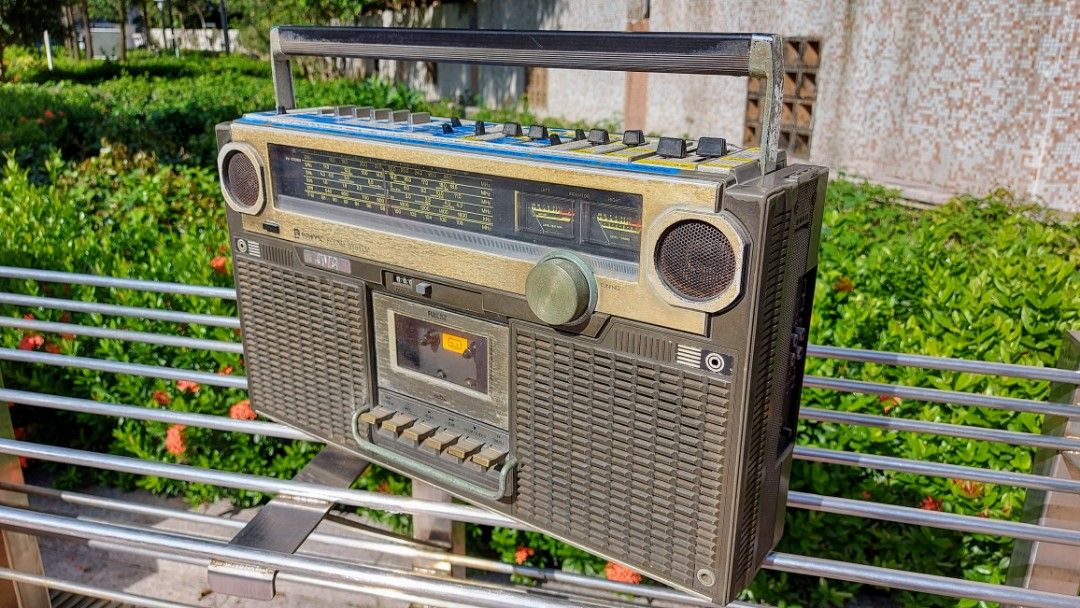JVC RC-828W BOOM BOX 懷舊卡式收音機／ 手捷音響 ,非 SONY PANASONIC SANYO SHARP ...