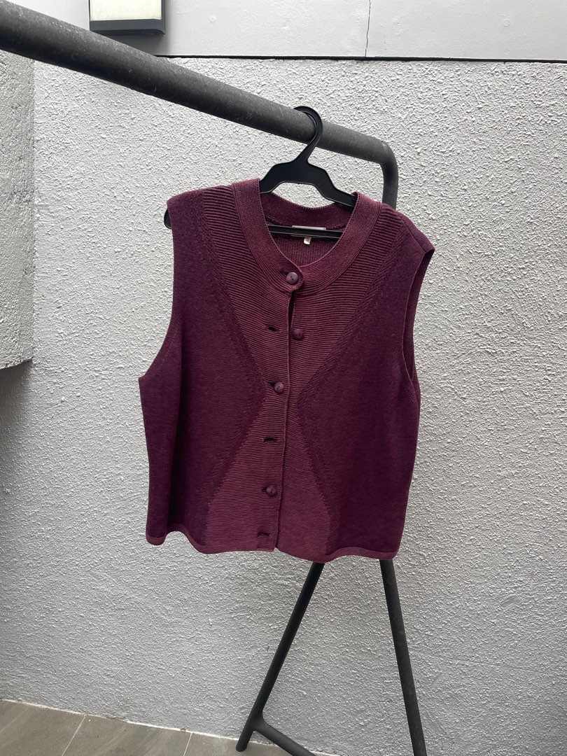 Knitted Vest [thrifted], Women's Fashion, Tops, Sleeveless on Carousell