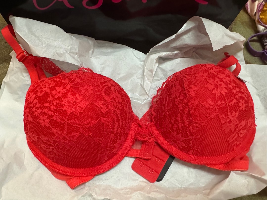 Red Super Push Up Plunge La Senza 32B, Men's Fashion, Bottoms ...