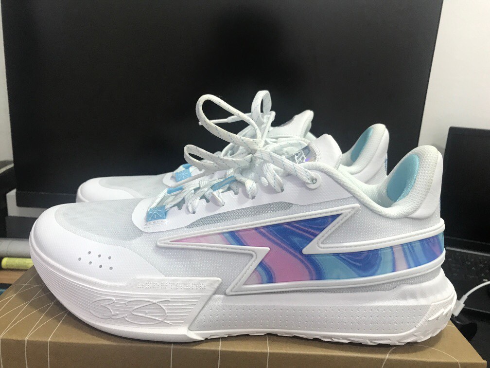 wade flash basketball shoes, Men's Fashion, Footwear, Sneakers on Carousell