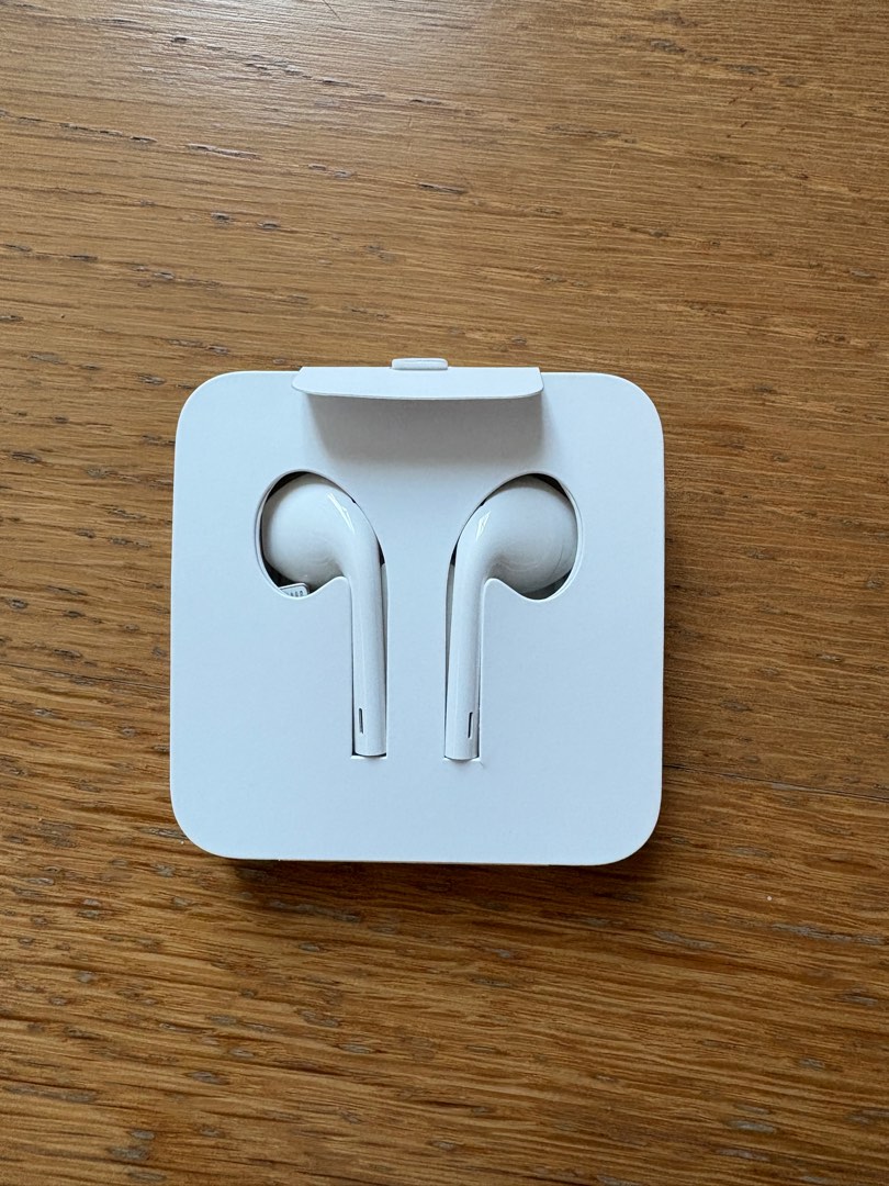 Apple Original Earpods with Lightning Connector, Audio, Earphones on ...