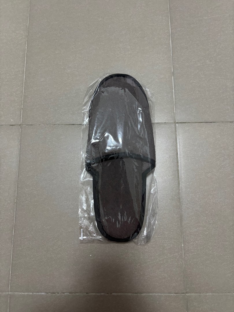 BNIP SIA Business Class Slippers, Men's Fashion, Footwear, Flipflops ...
