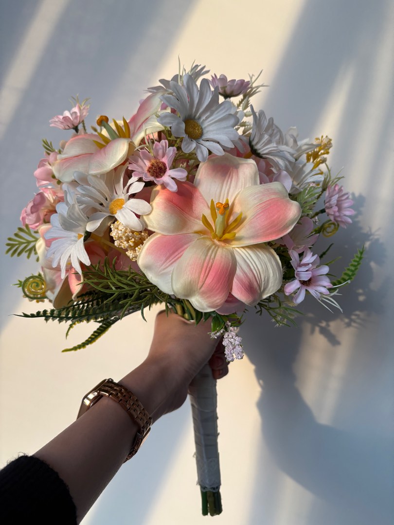 Bunga Tangan Nikah Pastel, Hobbies & Toys, Stationery & Craft, Flowers ...