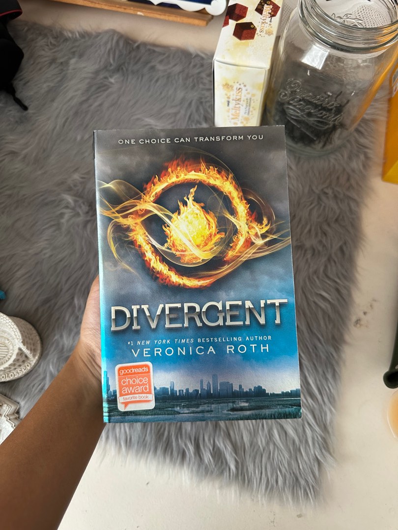 Divergent by Veronica Roth, Hobbies & Toys, Books & Magazines, Fiction ...