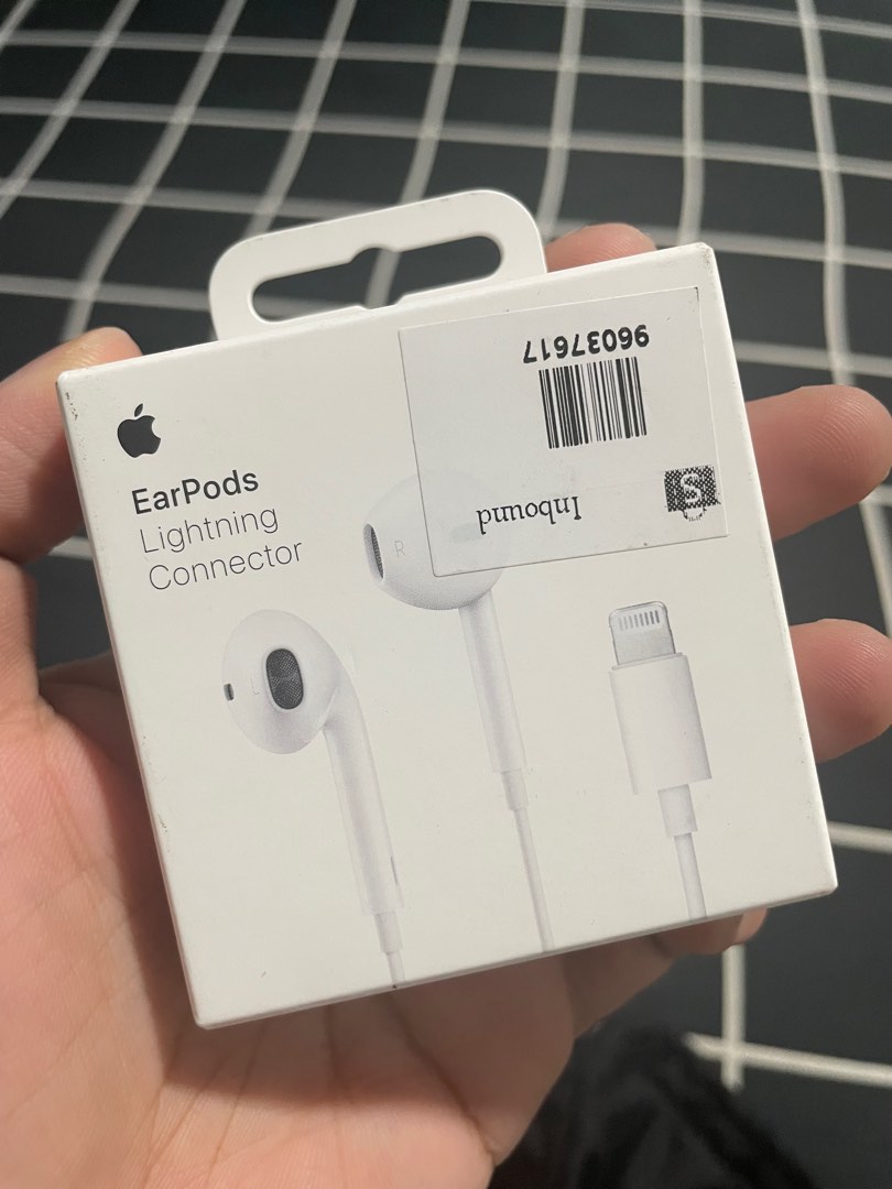 Earpods lightning - wired, Audio, Earphones on Carousell