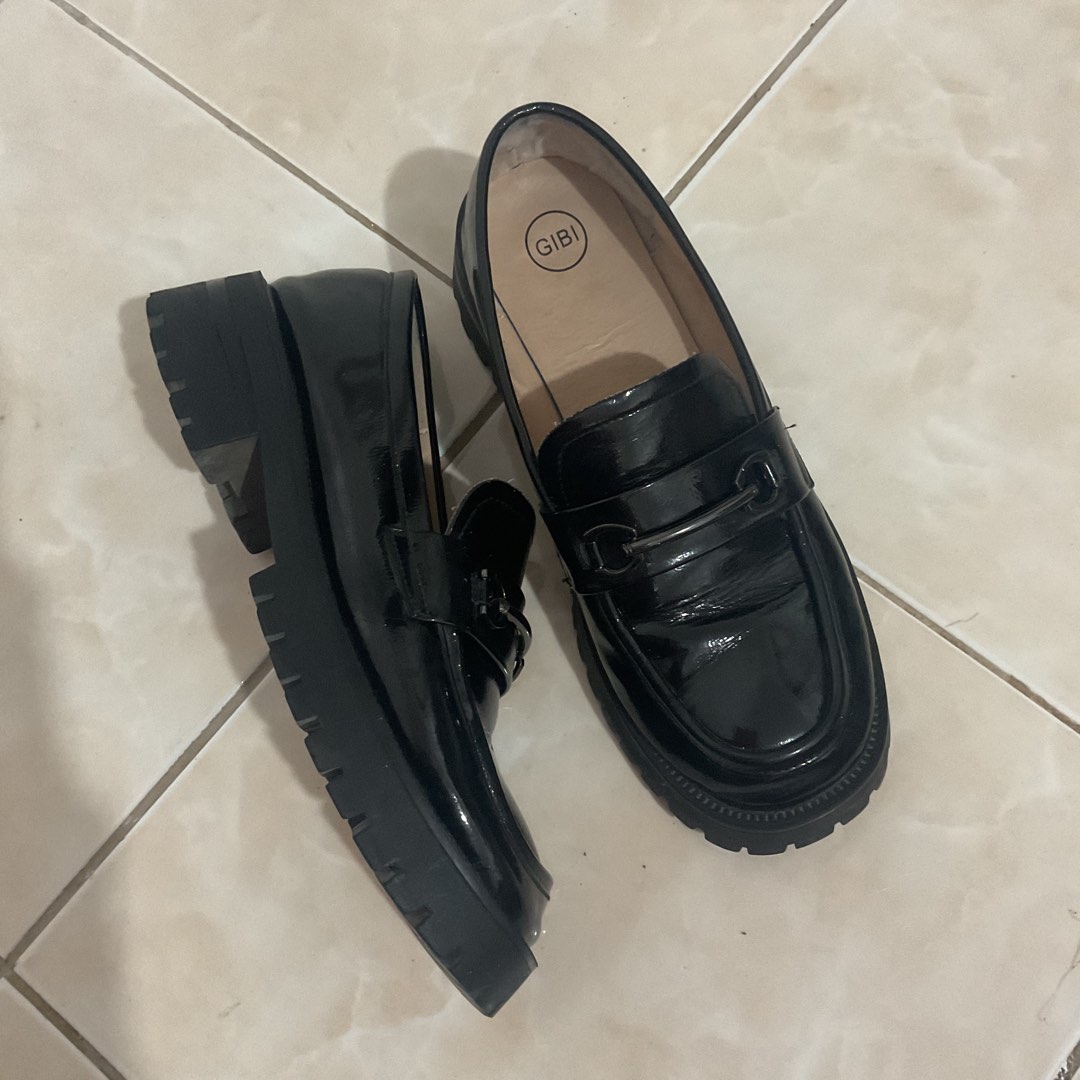 GIBI loafers, Women's Fashion, Footwear, Loafers on Carousell