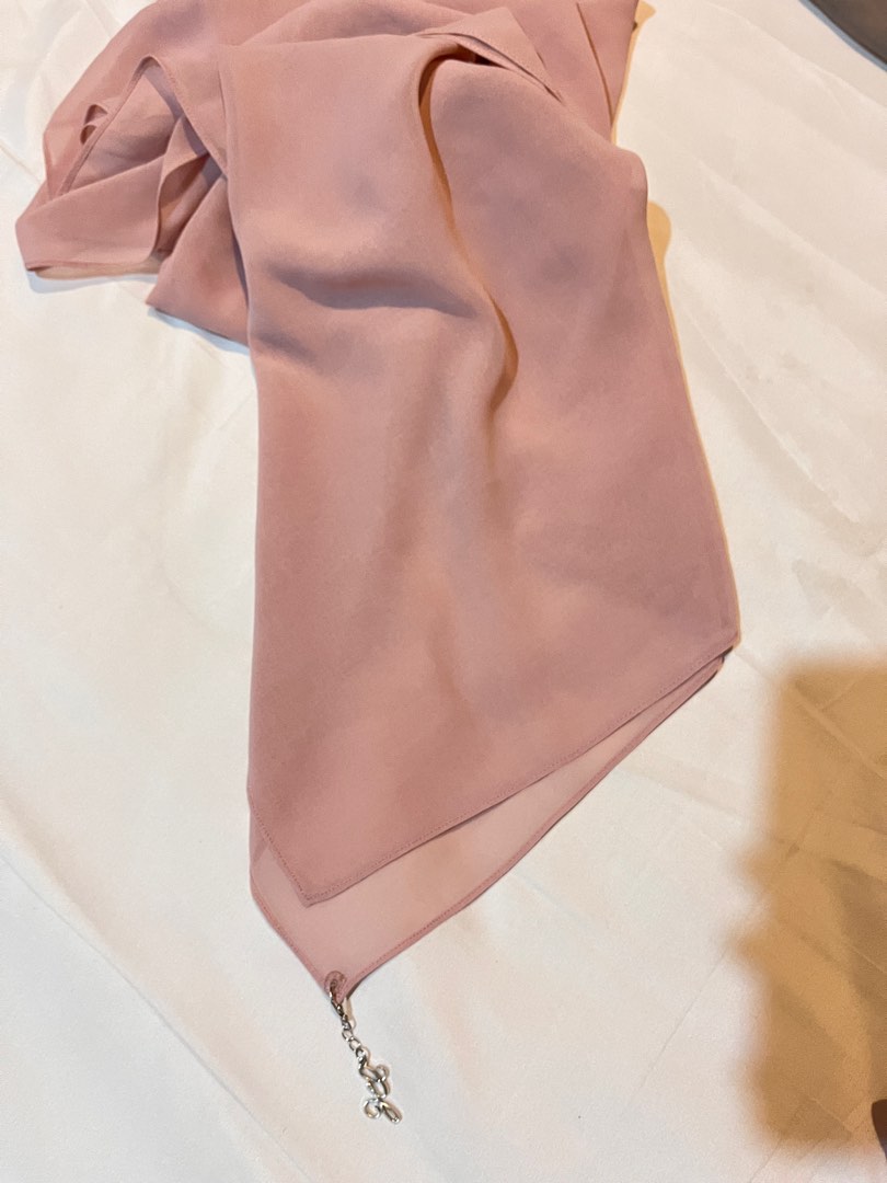 Guzel.kl chiffon silk in light pink, Women's Fashion, Muslimah Fashion ...