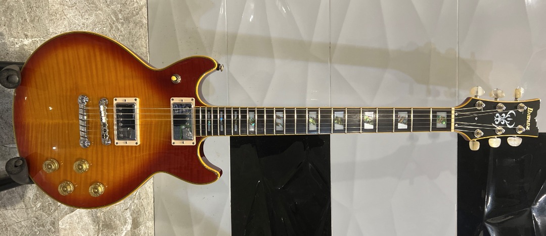 Ibanez AR300 (2004) honey sunburst (Made in Korea), Hobbies & Toys, Music & Media, Musical ...