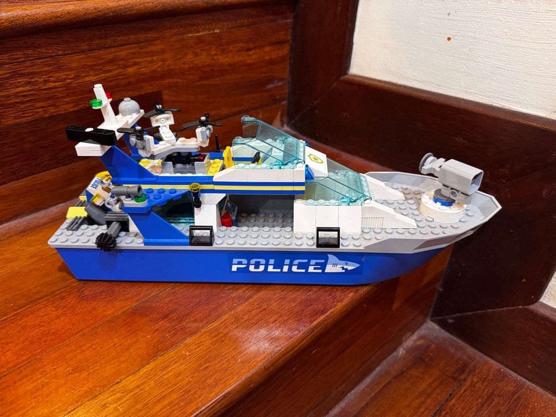 Lego City 60277 Police Patrol Boat and 60384 Penguin Slushy Van ...