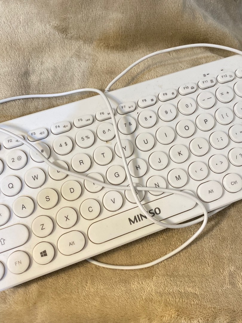MINISO WIRED KEYBOARD - KEYBOARD KABEL MINISO WARNA PUTIH, Elektronik ...