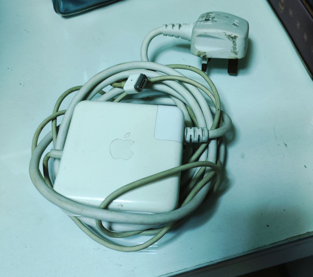 Apple MacBook (white) Original Charger, Computers & Tech, Parts ...