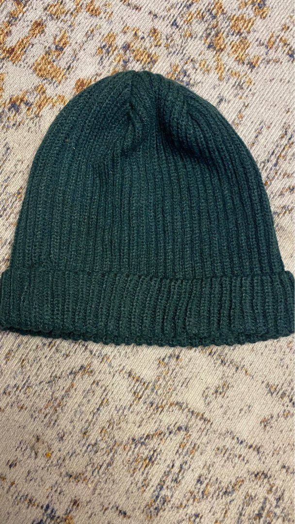 Beanie hat ijo botol, Fesyen Pria, Aksesoris, Topi di Carousell