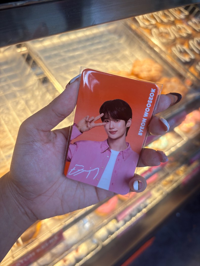 byeon wooseok photocard dunkin limited edition, Hobbies & Toys ...