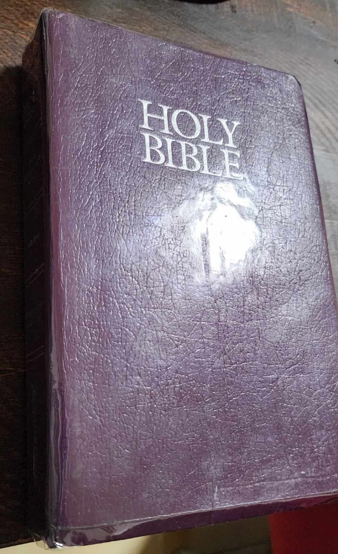 Holy Bible in New International Version (NIV) Copyright 1984, Hobbies ...