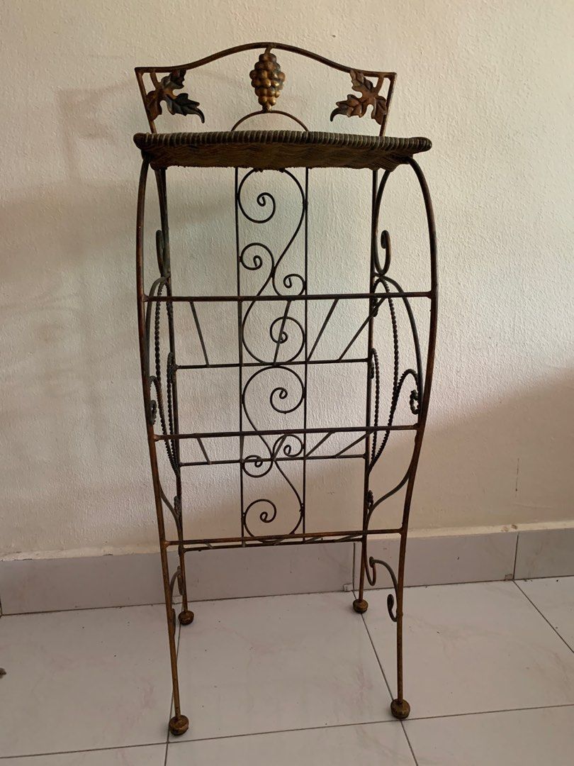 Rak letak buku klasik, Furniture & Home Living, Furniture, Shelves ...